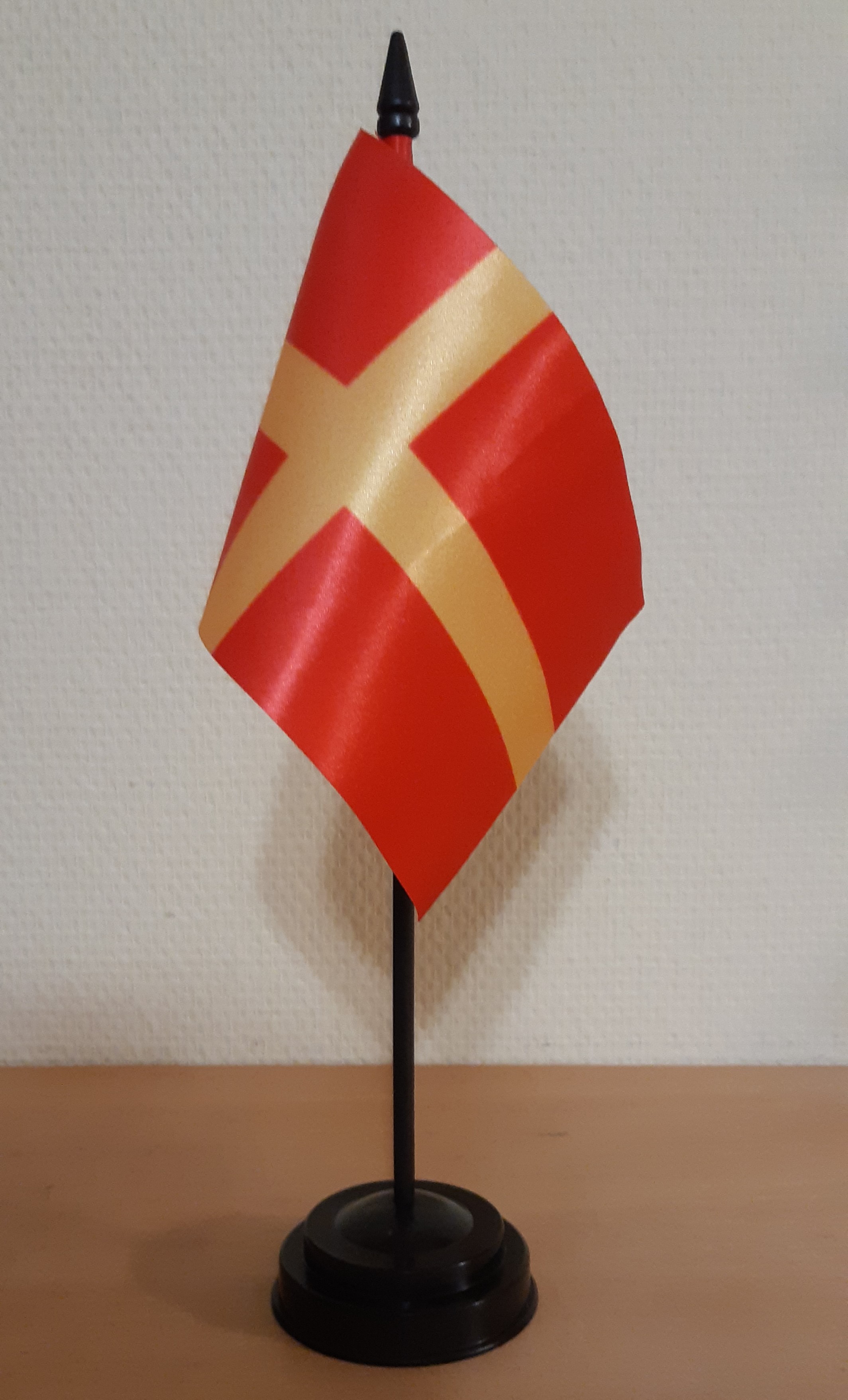 SKÅNE HANDFLAGGA, KÖP SKÅNSKA PREMIUM HANDFLAGGOR 15X10CM