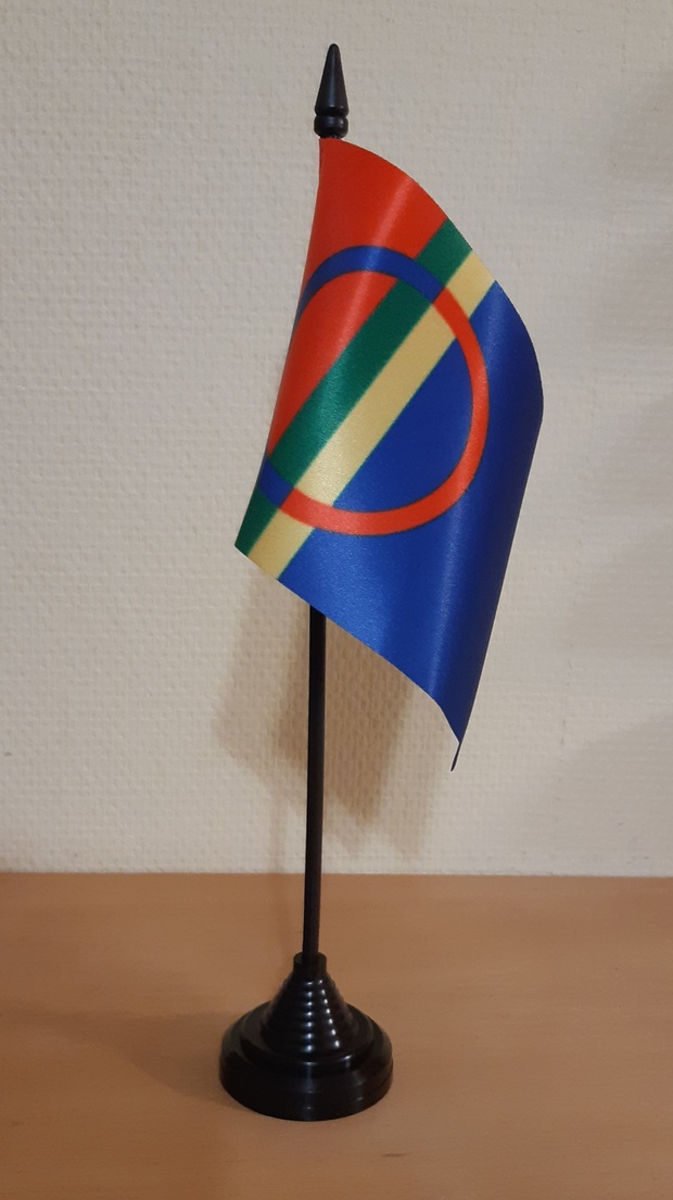 SAMISK HANDFLAGGA, KÖP SAMISKA PREMIUM HANDFLAGGOR 15X10CM